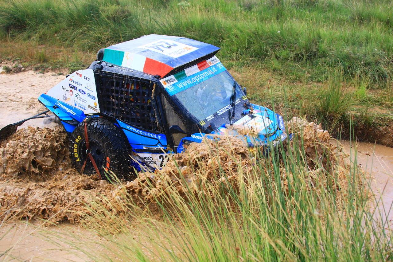 Hungarian Baja: Tři desítky SxS, špička SP i čtyři Češi - DAKARMANIA.cz